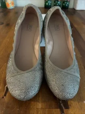 Easy Spirit 360 | Shoes | Easy Spirit 36 Silver Glitter Slipon Ballet ...